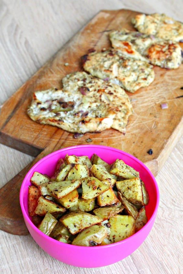 Pui Frantuzesc Gatit La Cuptor Cu Cartofi Florentini