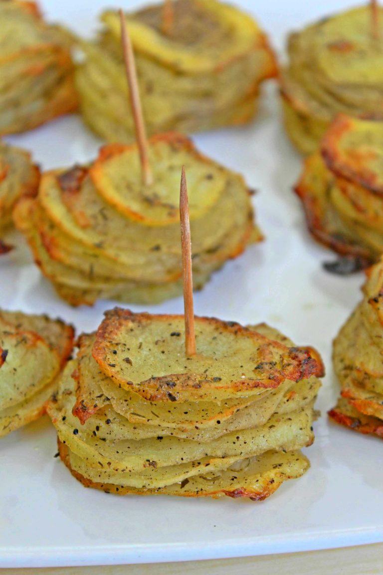 Rondele De Cartofi Cu Parmezan In Sos De Usturoi Si Ierburi Aromate