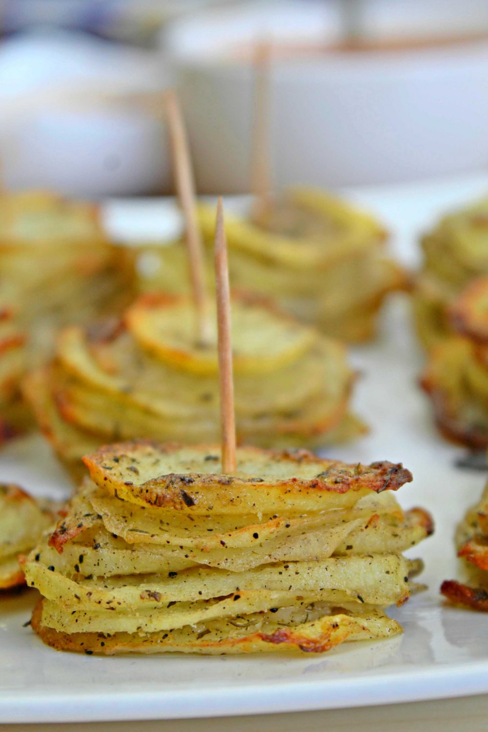 Rondele De Cartofi Cu Parmezan In Sos De Usturoi Si Ierburi Aromate