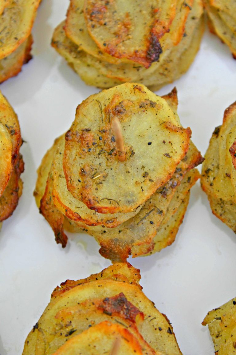 Rondele De Cartofi Cu Parmezan In Sos De Usturoi Si Ierburi Aromate