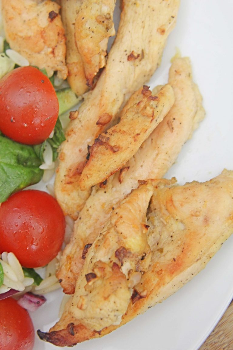 Salata Cu Pui, Lamaie, Orzo, Spanac Si Rosii Cherry