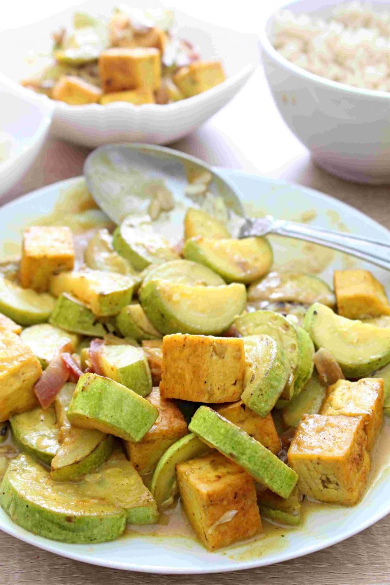 Tofu Cu Legume In Sos De Curry Si Lapte De Cocos